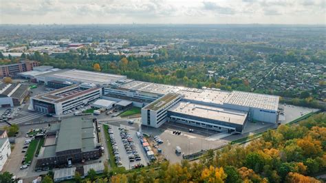 Zugbauer Stadler Weiht Neues Logistikzentrum Am Berliner Standort Ein