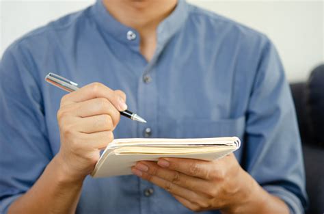 펜과 노트북을 들고 메모를하고 아이디어를 계획하는 사업가 가죽에 대한 스톡 사진 및 기타 이미지 가죽 경영자 계약서