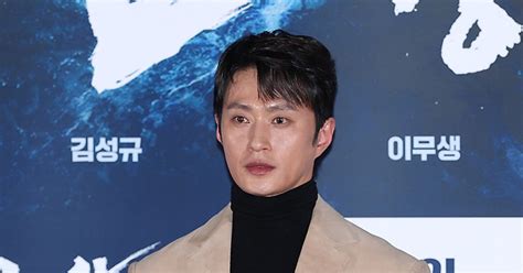 이선균 비보에…김성규 노량 인터뷰 일정 급거 취소