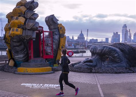 Kong And Godzilla Appear By In The Thames For Epic Selfie Op Londonist