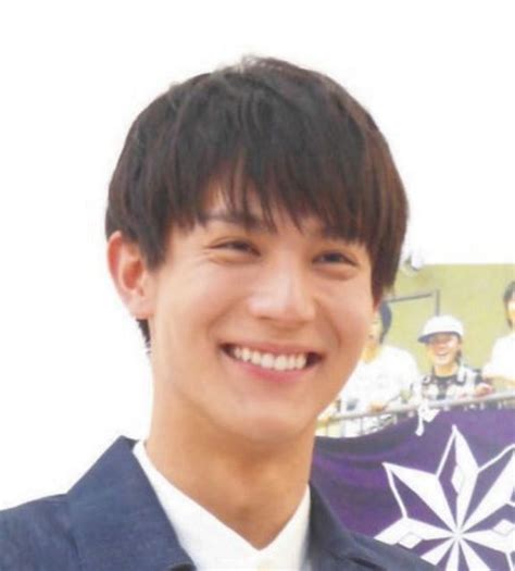 “コロナ感染”中川大志が仕事復帰を報告「現場に立てる喜びをかみしめています」サムズアップポーズの元気な姿を公開：中日スポーツ・東京中日スポーツ