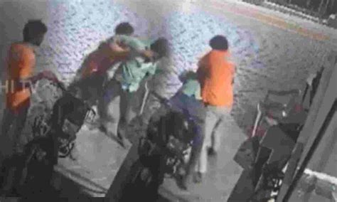Petrol Bunk Employee Beats Up Auto Driver Over Dispute In Ulundurpet Video Goes Viral