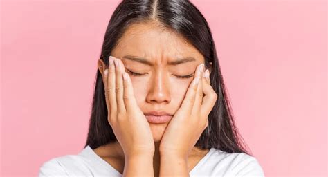 6 Kebiasaan Buruk Yang Membuat Wajah Terlihat Lebih Tua