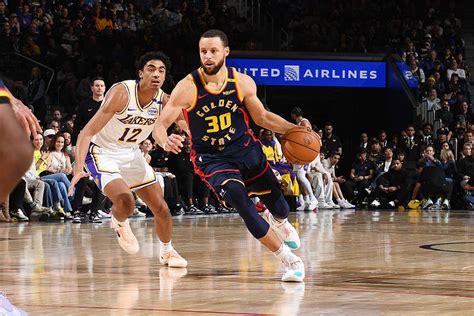 Nba 湖勇大战库里下半场挂零詹姆斯比赛湖人