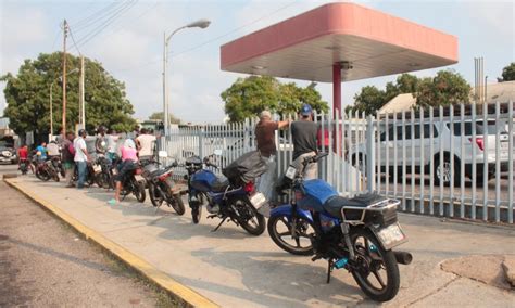 Motorizados Viven Un Viacrucis Para Surtir Gasolina En Maracaibo El