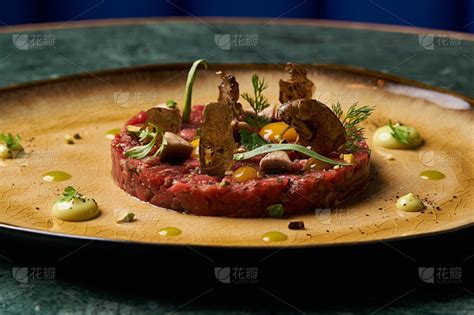 鞑靼牛肉蛋黄牛排