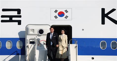 尹대통령 부부 카자흐 일정 시작핵심광물 공급망 협력