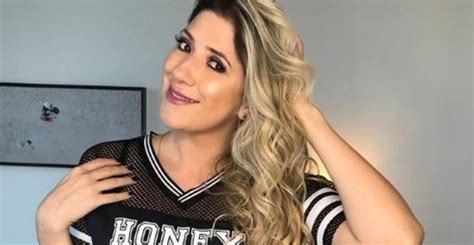 Na Espanha Dani Calabresa Surpreende Ao Aparecer De Topless E Fio Dental