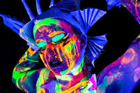 TREEHOUSE CLAPHAM NORTH Neon Naked