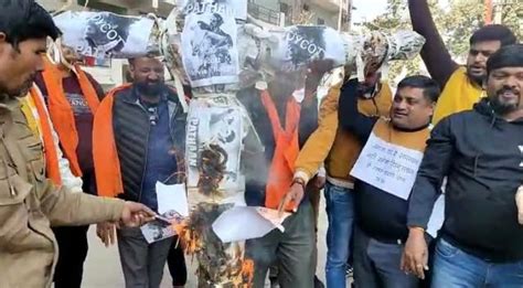 Protest Against Lucknow Pathan Movie Shah Rukh Khans Effigy Burnt