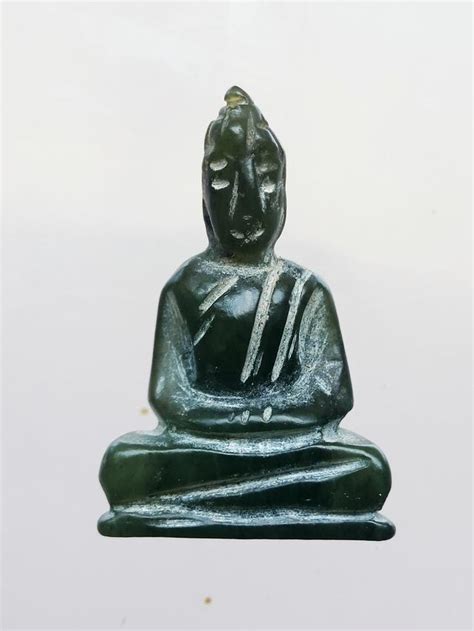 พระหยกแกะทรงพระพุทธ Ennxo