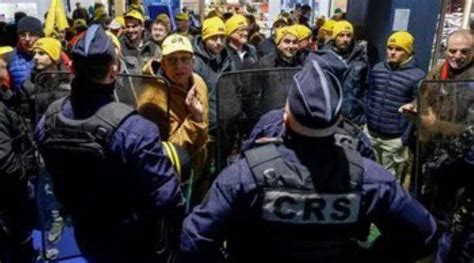 “ΑΓΡΙΕΨΑΝ” ΟΙ ΑΓΡΟΤΕΣ ΣΤΗ ΓΑΛΛΙΑ ΕΚΑΝΑΝ “ΝΤΟΥ” ΣΤΗΝ ΕΚΘΕΣΗ ΠΟΥ