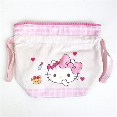 サンリオ ハローキティ 50th ふわふわ巾着ポーチ（ピンク） Sanrio