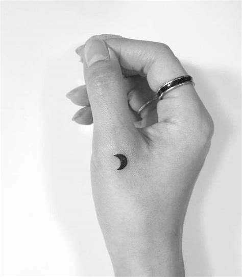 Tatuaje Sol Y Luna Minimalista Diseños De Inspiración Muy Elegantes