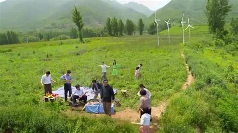 满仓进城满仓决定承包农场亲朋好友抢着投资场面很是欢乐 新浪新闻