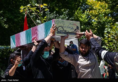 پیکر 2 شهید گمنام بر روی دستان مردم شهر دلند تشییع و خاکسپاری شد