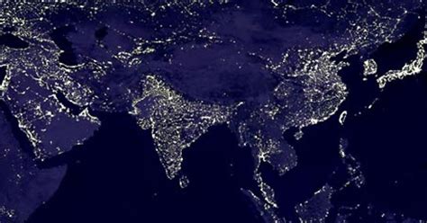 Modeling Urban Growth And Agglomeration With Large Scale Mobile Phone