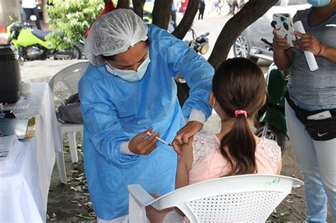 Ese Carmen Emilia Ospina Inició Vacunación A Menores Entre Los 3 A 11