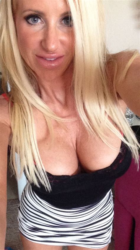 Deep Cleavage Porn Pic Eporner