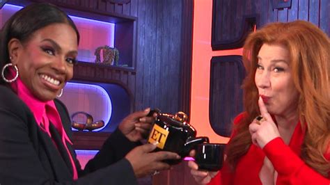 Abbott Elementarys Sheryl Lee Ralph And Lisa Ann Walter Spill The E Tea On Cameos Romance