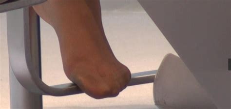 2xhostess In White Heels Dipping Shoeplay At Same Time 13