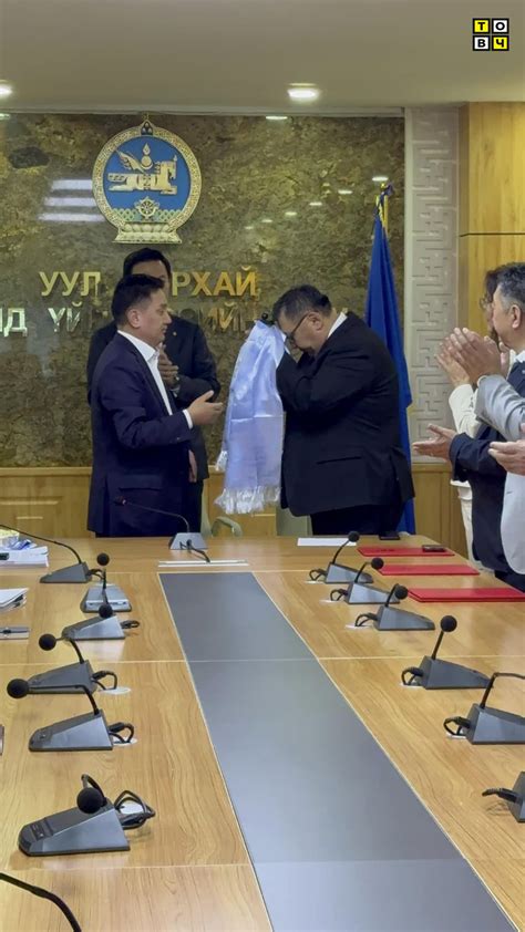 Аж үйлдвэр Эрдэс баялгийн сайд Цэвэгдоржийн Туваан тамгаа гардан авлаа