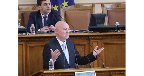 България ще обучава до 60 украински медици на година във ВМА