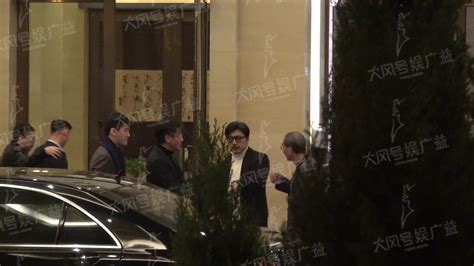 王岳伦出轨风波后深夜会友显清瘦，遭李湘魔鬼训练？手机凤凰网