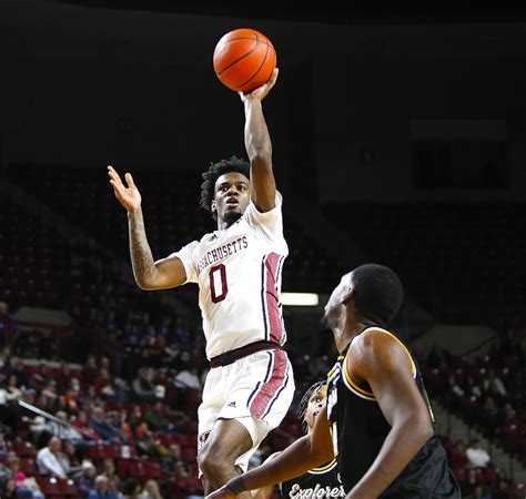 Jaylen Curry Leads Umass Mens Basketball To Dominant Win Over La Salle