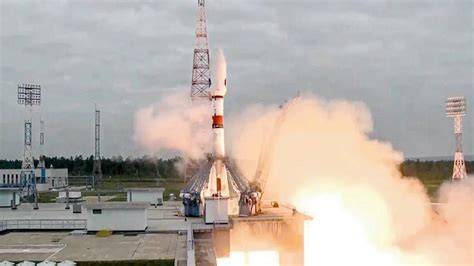 Russias Luna 25 Spacecraft Crashes Into Lunar Surface