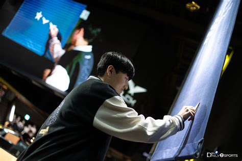디펜딩 챔피언 젠지 기세 좋던 광동 제압하고 1위 올라