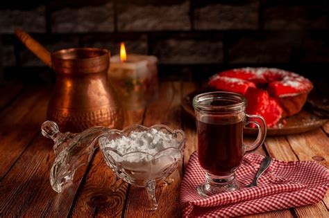 빨간 체크 무늬 식탁보와 유리 설탕 그릇에 수단 계피 차의 유리 컵 0명에 대한 스톡 사진 및 기타 이미지 0명 갈색 달콤한 음식 Istock