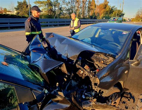 Incidente Frontale Dopo Il Colpo Di Sonno Muore Automobilista