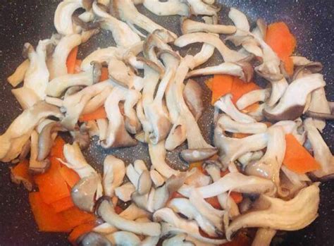 蘑菇怎么炒好吃又简单 业百科