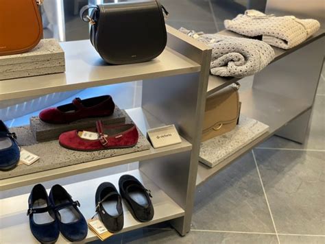 W컨셉더블유컨셉 신세계백화점 경기점 오프라인 매장 입점 구경그로브스토어 프론트로우 던스트 다이애그널 모한 등