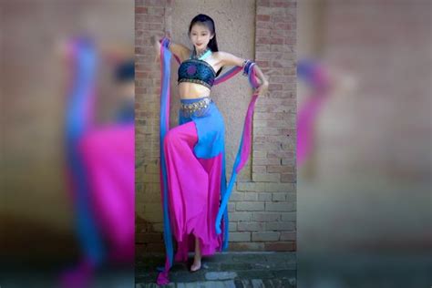 灯火星星，人声杳杳，歌不尽乱世烽火人声乱世烽火