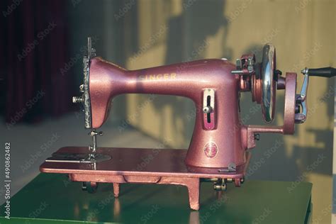 Stockfoto Singer Sewing Machine Singer Corporation Is An American