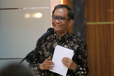 Mahfud MD Minta MK Telusuri Bocornya Informasi Ke Denny Indrayana Soal