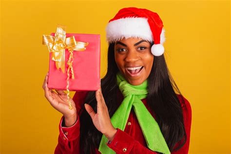 Premium Photo Beautiful Black Brazilian Woman Dressed In Christmas