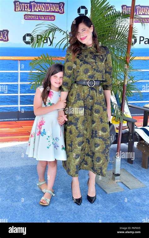 Kathryn Hahn And Mae Sandler Hi Res Stock Photography And Images Alamy