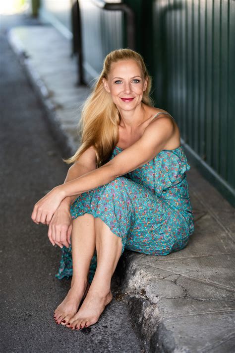 Esther Kuhns Feet I Piedi Di Esther Kuhn Celebrities Feet 2023