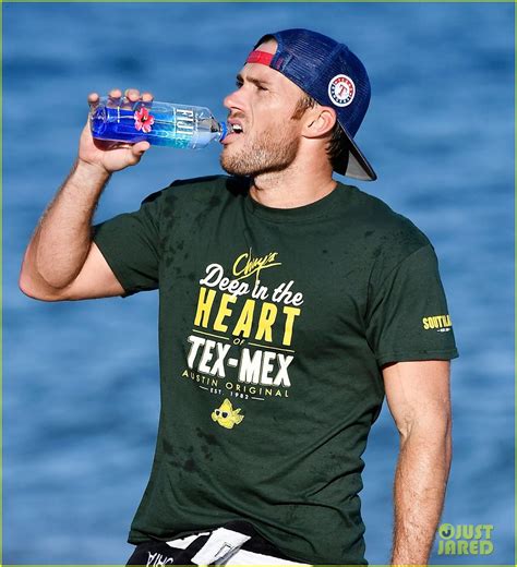 Scott Eastwood Goes Shirtless For A Run Along The Beach Photo 3940574