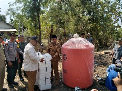 Ratusan Jerigen Didistribusikan Pada Wilayah Krisis Air Bersih Di
