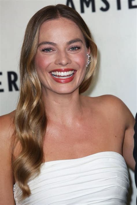 Pin By Lonesurfer On Margot In Actress Margot Robbie Margot Robbie Hot Margot Robbie
