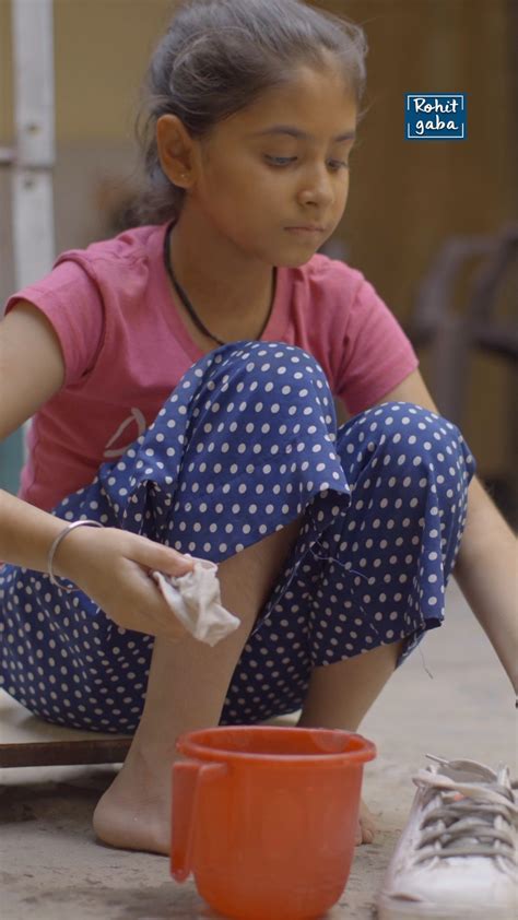 लड़की ने जाना बॉयफ्रेंड के दोस्तों का सच एक लड़की अपने बॉयफ्रेंड के