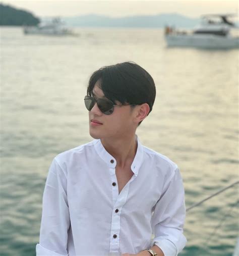 ประวัติ คิวพี ชินดนัย ทำความรู้จักนักแสดงซีรีส์วาย ที่เป็นที่พูดถึงใน