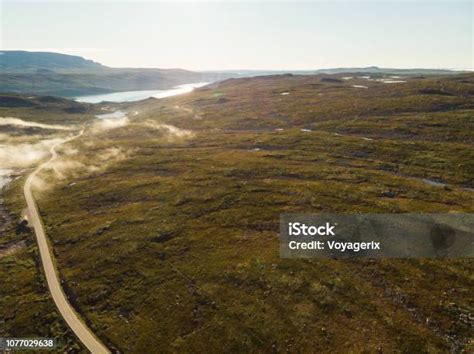 도 건너 Hardangervidda 고원 노르웨이입니다 공중 볼 수 있습니다 고속도로에 대한 스톡 사진 및 기타 이미지 고속