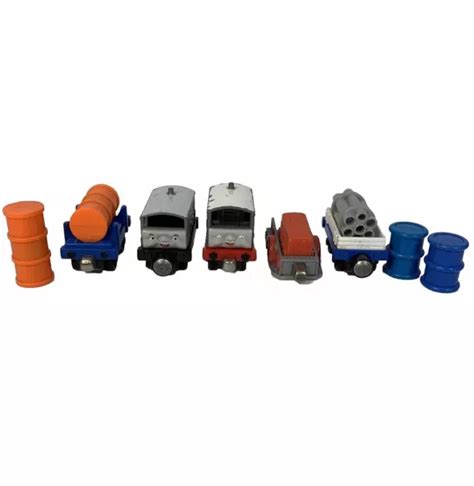 Thomas The Tank Engine Train Set Carriages And Cargo Bundle X 5 £9 99