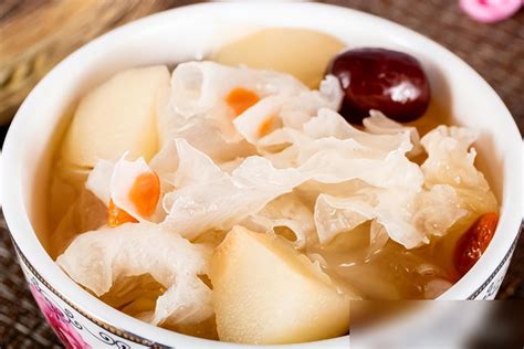 梨加它一起煮，简单有效，一润肺、二止咳、三滋阴冬天吃特养人