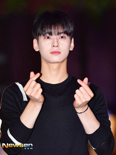 차은우 팬들 함성 부른 얼굴천재의 하트포즈 포토엔hd